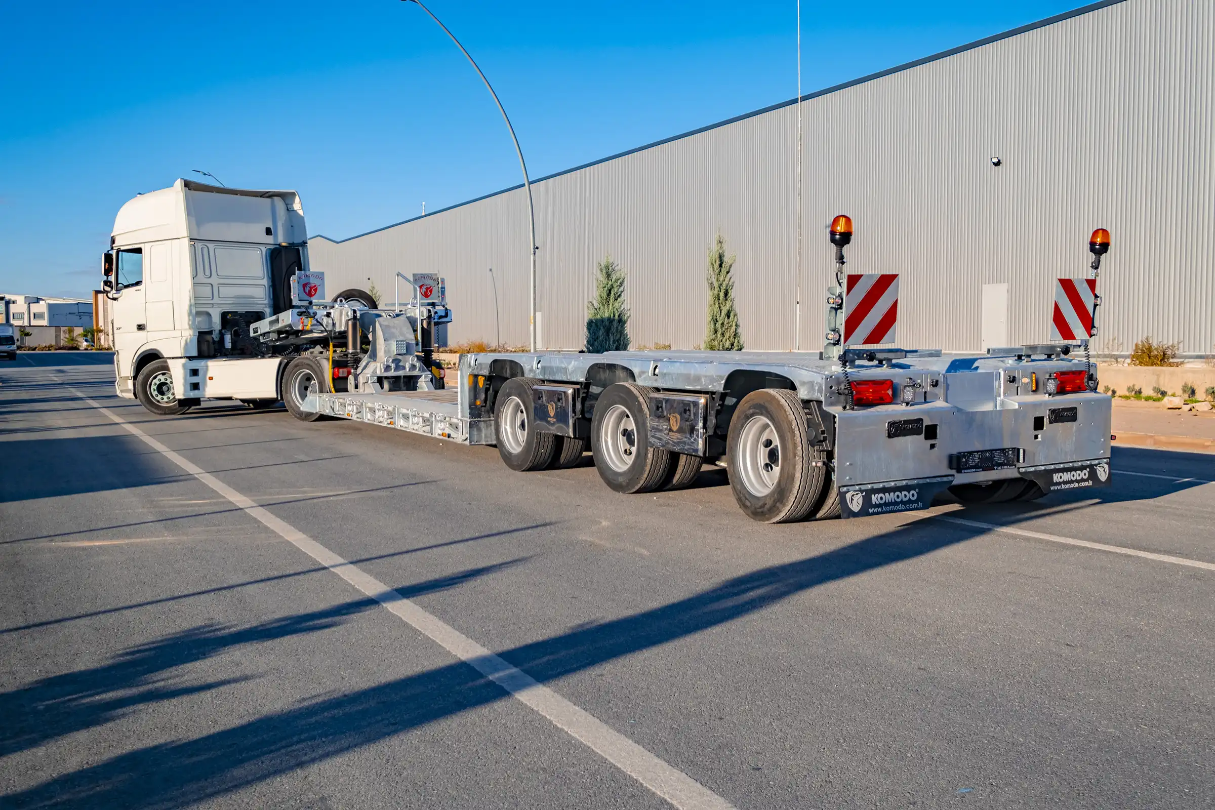 KMD 3 AXLE EXTENDABLE LOW LOADER - Komodo Trailers